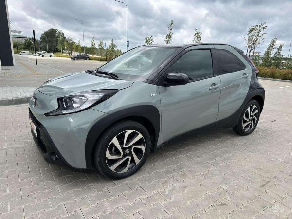 Зеленый Тойота Aygo X 2024 в Вильнюс, объемом двигателя 1.00 л и пробегом 49 тыс. км за 12950 €, фото 2 на AUTOMOTO.COM.LV