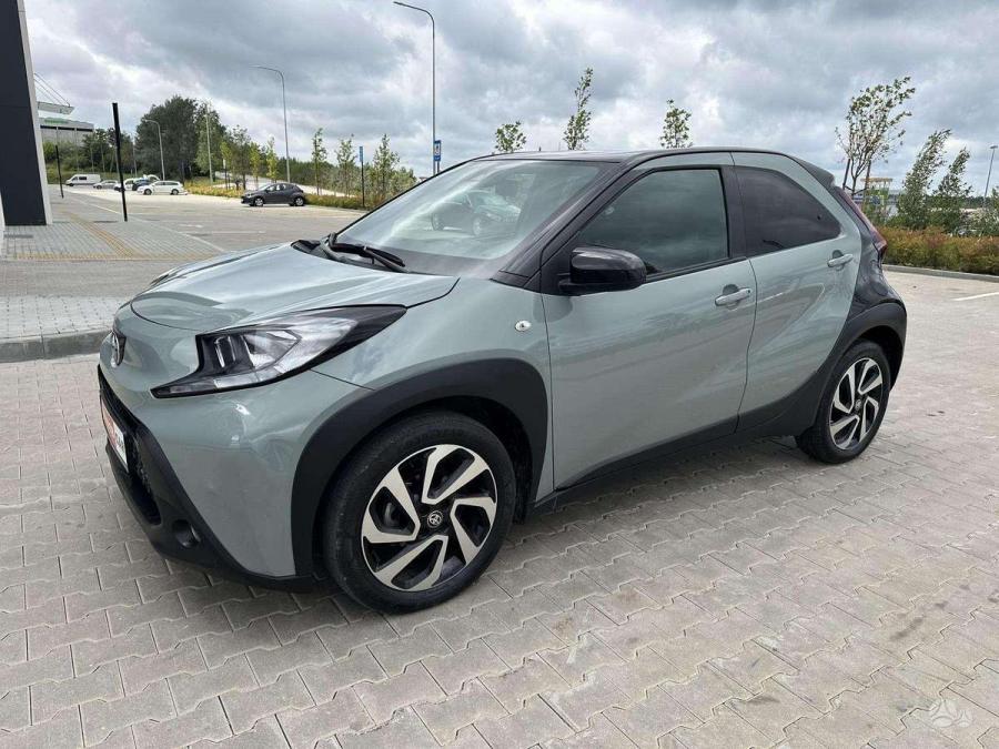 Зеленый Тойота Aygo X 2024 в Вильнюс, объемом двигателя 1.00 л и пробегом 49 тыс. км за 12950 €, фото 3 на AUTOMOTO.COM.LV