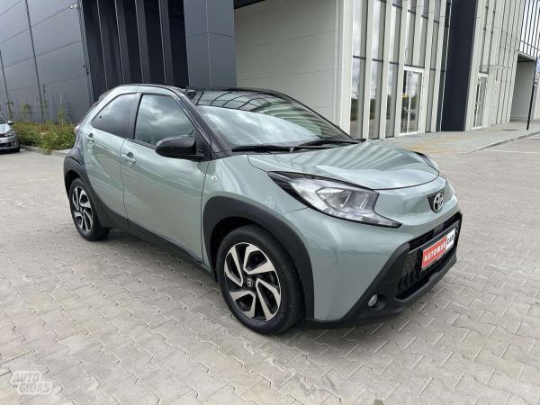 Зеленый Тойота Aygo X 2024 в Вильнюс, объемом двигателя 1.00 л и пробегом 49 тыс. км за 12950 €, фото 4 на AUTOMOTO.COM.LV