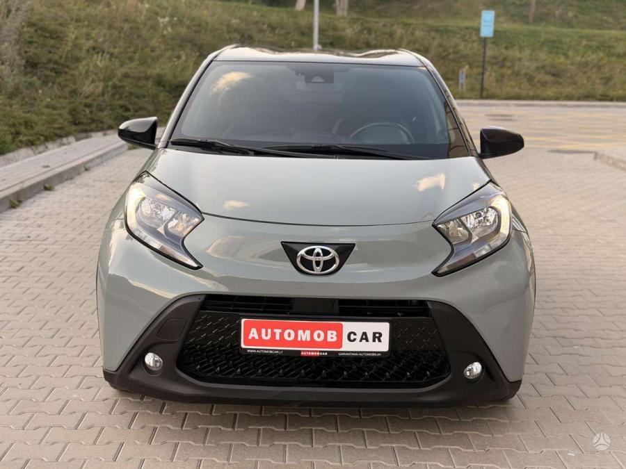 Зеленый Тойота Aygo X 2024 в Вильнюс, объемом двигателя 1.00 л и пробегом 49 тыс. км за 12950 €, фото 3 на AUTOMOTO.COM.LV
