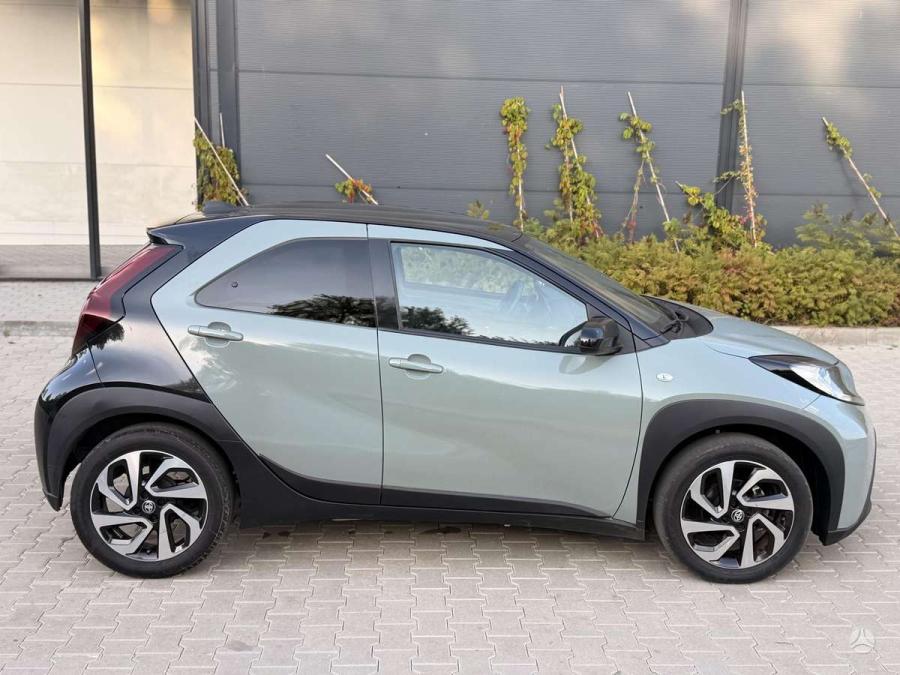 Зеленый Тойота Aygo X 2024 в Вильнюс, объемом двигателя 1.00 л и пробегом 49 тыс. км за 12950 €, фото 6 на AUTOMOTO.COM.LV