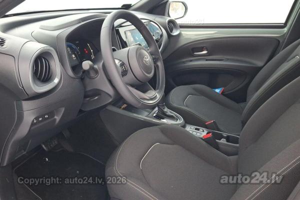 Green Toyota Aygo X 2025 in Paide, with an engine capacity of 1.50 L and mileage of 411 thousand km for 22990 €, photo 11 on AUTOMOTO.COM.LV