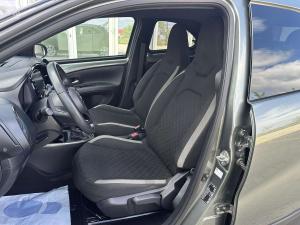 Pelēks Toyota Aygo X 2022 Viļņa, ar dzinēja tilpumu 1.00 L un nobraukumu 112 tūkst. km par 11550 €, foto 17 vietnē AUTOMOTO.COM.LV