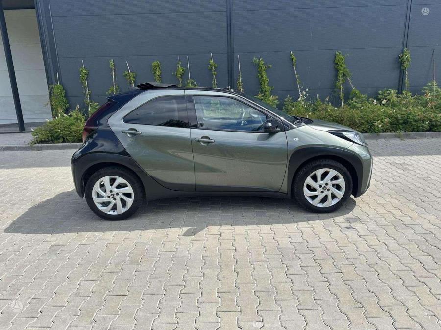 Pelēks Toyota Aygo X 2022 Viļņa, ar dzinēja tilpumu 1.00 L un nobraukumu 112 tūkst. km par 12950 €, foto 5 vietnē AUTOMOTO.COM.LV