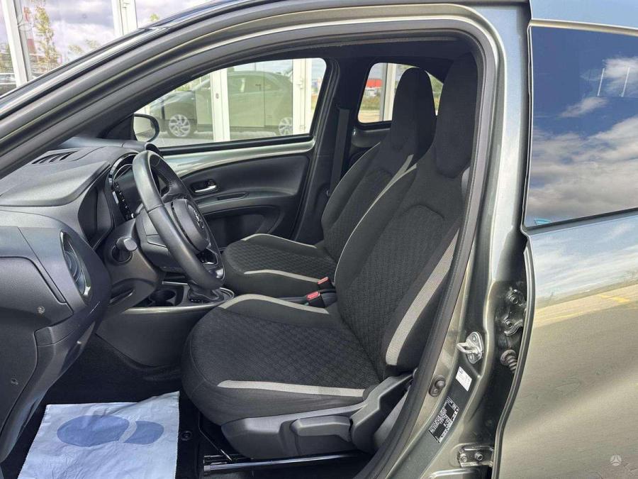 Pelēks Toyota Aygo X 2022 Viļņa, ar dzinēja tilpumu 1.00 L un nobraukumu 112 tūkst. km par 12950 €, foto 16 vietnē AUTOMOTO.COM.LV