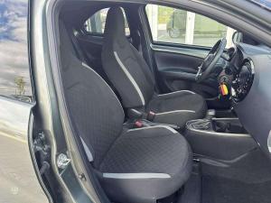 Pelēks Toyota Aygo X 2022 Viļņa, ar dzinēja tilpumu 1.00 L un nobraukumu 112 tūkst. km par 12950 €, foto 21 vietnē AUTOMOTO.COM.LV