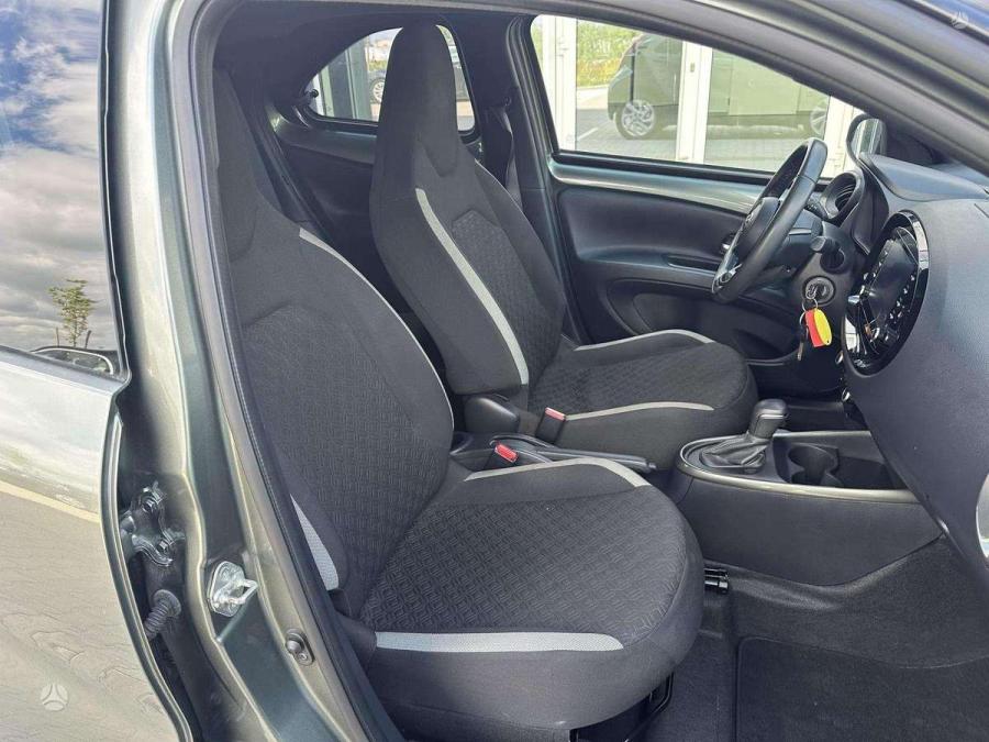 Pelēks Toyota Aygo X 2022 Viļņa, ar dzinēja tilpumu 1.00 L un nobraukumu 112 tūkst. km par 12950 €, foto 21 vietnē AUTOMOTO.COM.LV
