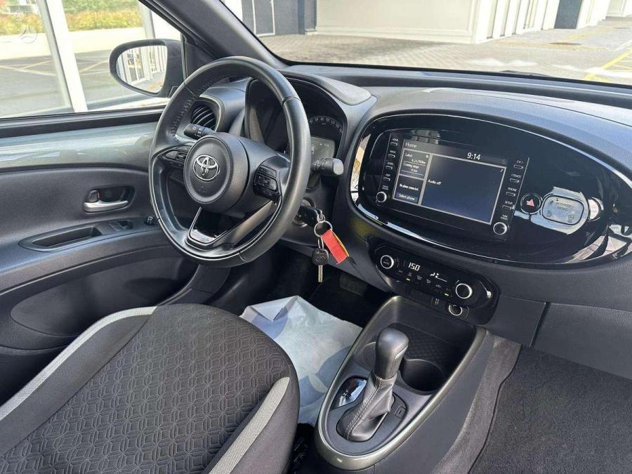 Pelēks Toyota Aygo X 2022 Viļņa, ar dzinēja tilpumu 1.00 L un nobraukumu 112 tūkst. km par 12950 €, foto 22 vietnē AUTOMOTO.COM.LV