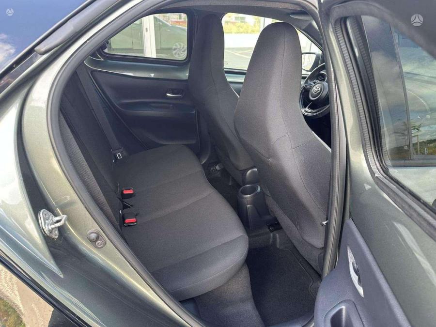 Pelēks Toyota Aygo X 2022 Viļņa, ar dzinēja tilpumu 1.00 L un nobraukumu 112 tūkst. km par 12950 €, foto 24 vietnē AUTOMOTO.COM.LV