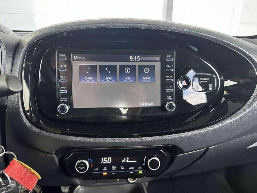 Pelēks Toyota Aygo X 2022 Viļņa, ar dzinēja tilpumu 1.00 L un nobraukumu 112 tūkst. km par 12950 €, foto 28 vietnē AUTOMOTO.COM.LV