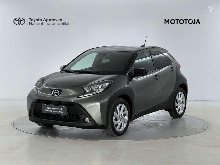 Серый Тойота Aygo X 2022 в Вильнюс, объемом двигателя 1.00 л и пробегом 23 тыс. км за 14900 €, фото 1 на AUTOMOTO.COM.LV