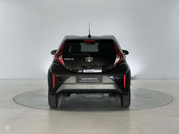 Серый Тойота Aygo X 2022 в Вильнюс, объемом двигателя 1.00 л и пробегом 23 тыс. км за 14900 €, фото 4 на AUTOMOTO.COM.LV