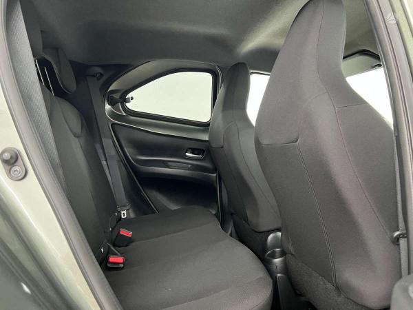 Серый Тойота Aygo X 2022 в Вильнюс, объемом двигателя 1.00 л и пробегом 23 тыс. км за 14900 €, фото 7 на AUTOMOTO.COM.LV