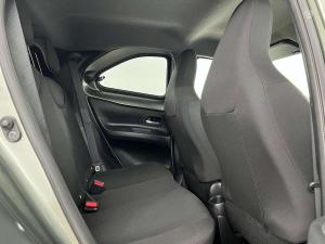 Серый Тойота Aygo X 2022 в Вильнюс, объемом двигателя 1.00 л и пробегом 23 тыс. км за 14900 €, фото 8 на AUTOMOTO.COM.LV