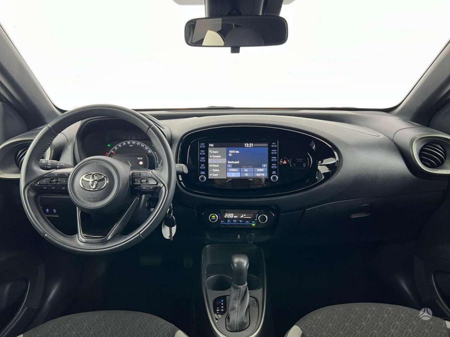 Серый Тойота Aygo X 2022 в Вильнюс, объемом двигателя 1.00 л и пробегом 23 тыс. км за 14900 €, фото 9 на AUTOMOTO.COM.LV