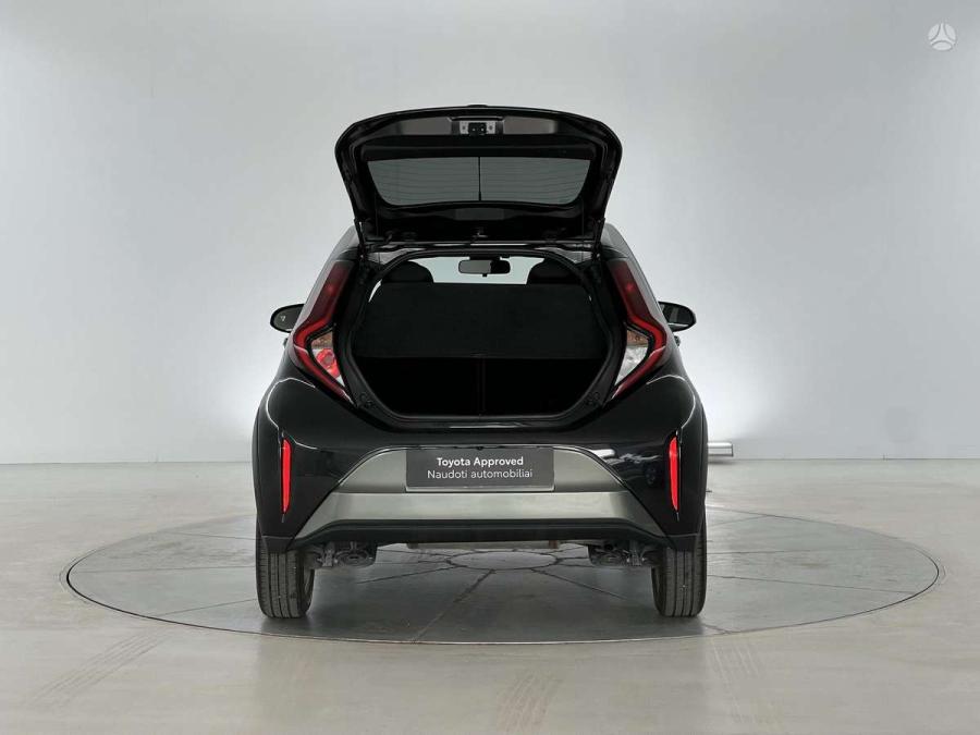 Серый Тойота Aygo X 2022 в Вильнюс, объемом двигателя 1.00 л и пробегом 23 тыс. км за 14900 €, фото 11 на AUTOMOTO.COM.LV