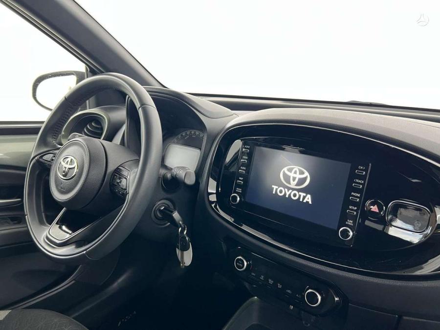 Серый Тойота Aygo X 2022 в Вильнюс, объемом двигателя 1.00 л и пробегом 23 тыс. км за 14900 €, фото 15 на AUTOMOTO.COM.LV