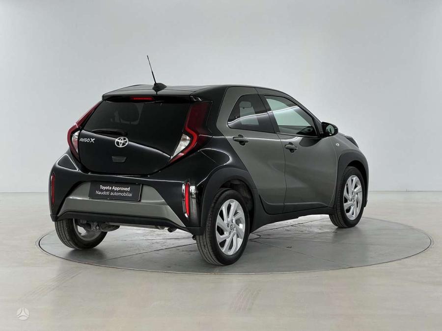 Серый Тойота Aygo X 2022 в Вильнюс, объемом двигателя 1.00 л и пробегом 23 тыс. км за 14900 €, фото 21 на AUTOMOTO.COM.LV