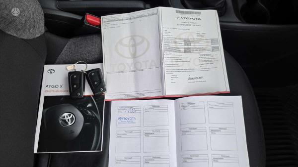 Grey Toyota Aygo X 2023 in Klaipeda, with an engine capacity of 1.00 L and mileage of 10 thousand km for 15900 €, photo 2 on AUTOMOTO.COM.LV