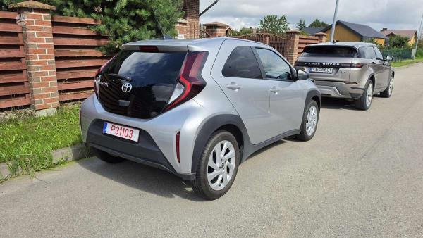 Grey Toyota Aygo X 2023 in Klaipeda, with an engine capacity of 1.00 L and mileage of 10 thousand km for 15900 €, photo 8 on AUTOMOTO.COM.LV
