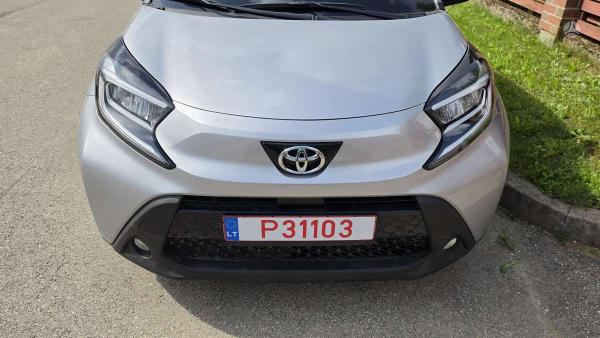 Grey Toyota Aygo X 2023 in Klaipeda, with an engine capacity of 1.00 L and mileage of 10 thousand km for 15900 €, photo 10 on AUTOMOTO.COM.LV