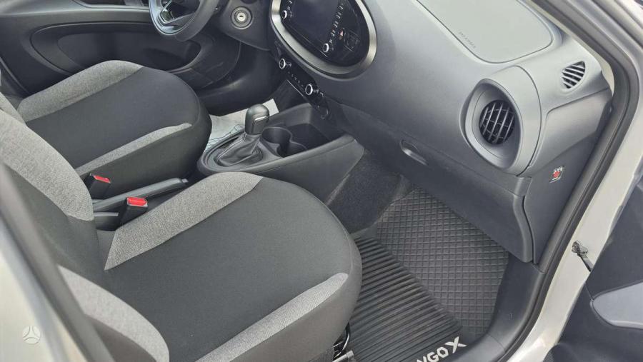 Grey Toyota Aygo X 2023 in Klaipeda, with an engine capacity of 1.00 L and mileage of 10 thousand km for 15900 €, photo 15 on AUTOMOTO.COM.LV