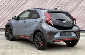 Серый Тойота Aygo X 2023 в Паневежис, объемом двигателя 0.00 л и пробегом 12 тыс. км за 16350 €, фото 4 на AUTOMOTO.COM.LV
