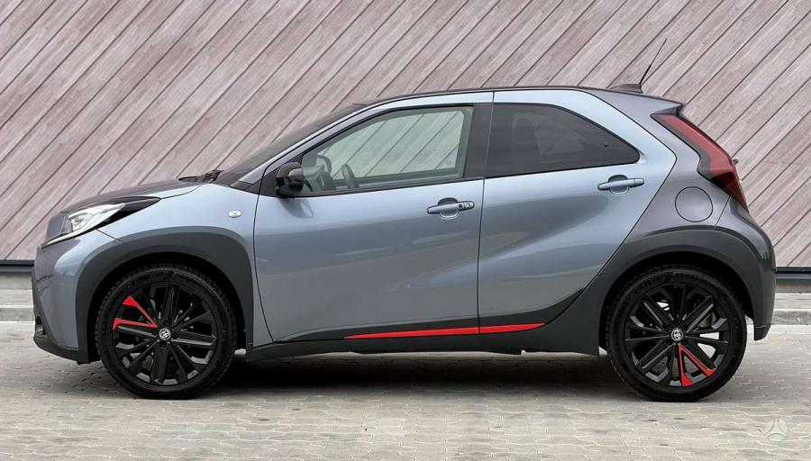 Серый Тойота Aygo X 2023 в Паневежис, объемом двигателя 0.00 л и пробегом 12 тыс. км за 16350 €, фото 6 на AUTOMOTO.COM.LV