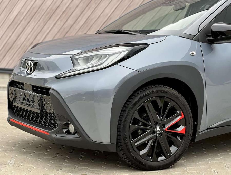 Серый Тойота Aygo X 2023 в Паневежис, объемом двигателя 0.00 л и пробегом 12 тыс. км за 16350 €, фото 10 на AUTOMOTO.COM.LV