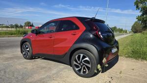 Красный Тойота Aygo X 2025 в Паневежис, объемом двигателя 1.00 л и пробегом 1 тыс. км за 12500 €, фото 5 на AUTOMOTO.COM.LV