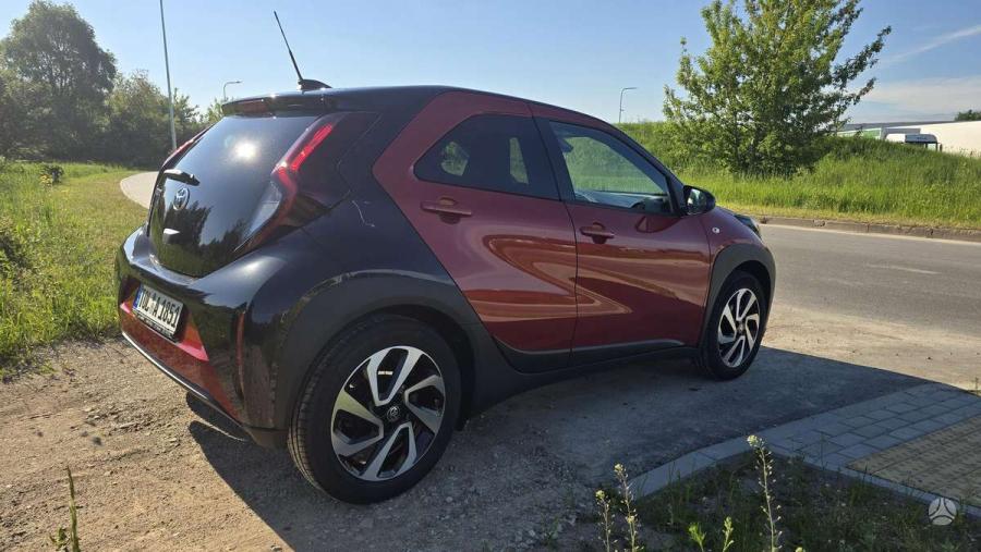 Красный Тойота Aygo X 2025 в Паневежис, объемом двигателя 1.00 л и пробегом 1 тыс. км за 12500 €, фото 9 на AUTOMOTO.COM.LV