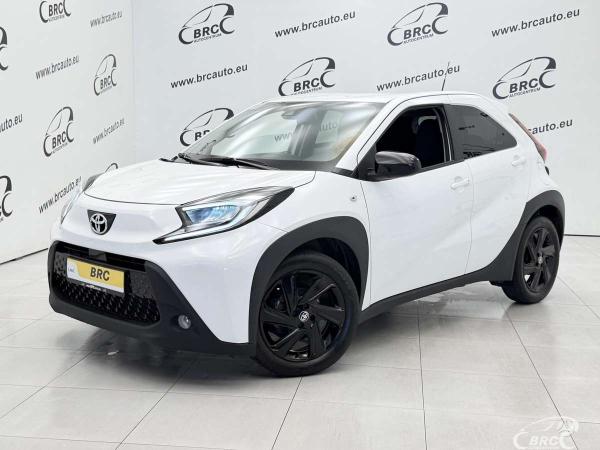 Balts Toyota Aygo X 2022 Viļņa, ar dzinēja tilpumu 1.00 L un nobraukumu 23 tūkst. km par 14300 €, foto  vietnē AUTOMOTO.COM.LV