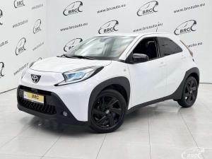 White Toyota Aygo X 2022 in Vilnius, with an engine capacity of 1.00 L and mileage of 23 thousand km for 14300 €, photo  on AUTOMOTO.COM.LV