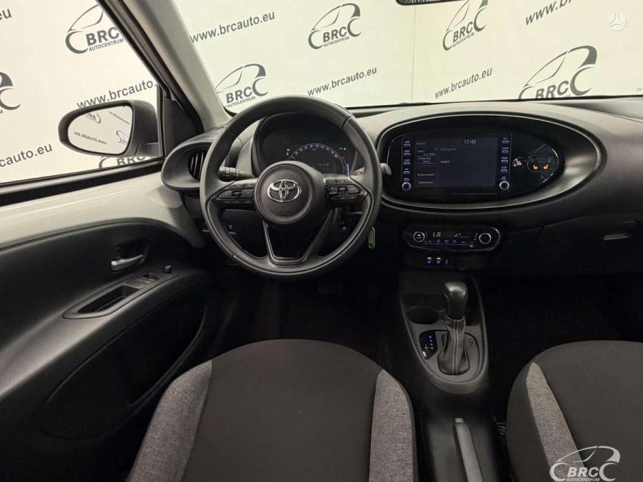 Белый Тойота Aygo X 2022 в Вильнюс, объемом двигателя 1.00 л и пробегом 23 тыс. км за 14300 €, фото 15 на AUTOMOTO.COM.LV