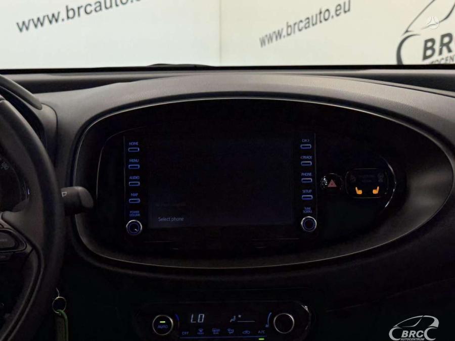 Белый Тойота Aygo X 2022 в Вильнюс, объемом двигателя 1.00 л и пробегом 23 тыс. км за 14300 €, фото 17 на AUTOMOTO.COM.LV