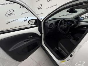 Белый Тойота Aygo X 2022 в Вильнюс, объемом двигателя 1.00 л и пробегом 23 тыс. км за 14300 €, фото 19 на AUTOMOTO.COM.LV