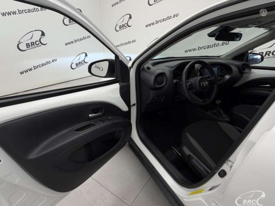 Белый Тойота Aygo X 2022 в Вильнюс, объемом двигателя 1.00 л и пробегом 23 тыс. км за 14300 €, фото 19 на AUTOMOTO.COM.LV