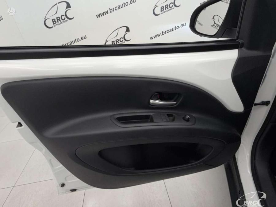 Белый Тойота Aygo X 2022 в Вильнюс, объемом двигателя 1.00 л и пробегом 23 тыс. км за 14300 €, фото 20 на AUTOMOTO.COM.LV