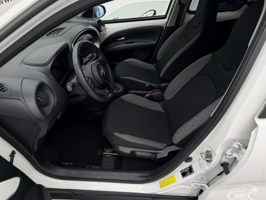 Белый Тойота Aygo X 2022 в Вильнюс, объемом двигателя 1.00 л и пробегом 23 тыс. км за 14300 €, фото 21 на AUTOMOTO.COM.LV