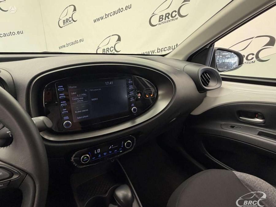 Белый Тойота Aygo X 2022 в Вильнюс, объемом двигателя 1.00 л и пробегом 23 тыс. км за 14300 €, фото 28 на AUTOMOTO.COM.LV