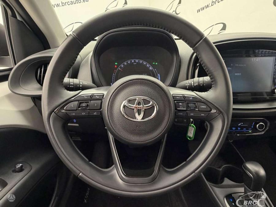 Белый Тойота Aygo X 2022 в Вильнюс, объемом двигателя 1.00 л и пробегом 23 тыс. км за 14300 €, фото 29 на AUTOMOTO.COM.LV