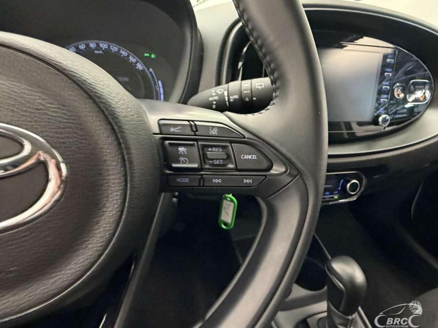 Белый Тойота Aygo X 2022 в Вильнюс, объемом двигателя 1.00 л и пробегом 23 тыс. км за 14300 €, фото 30 на AUTOMOTO.COM.LV