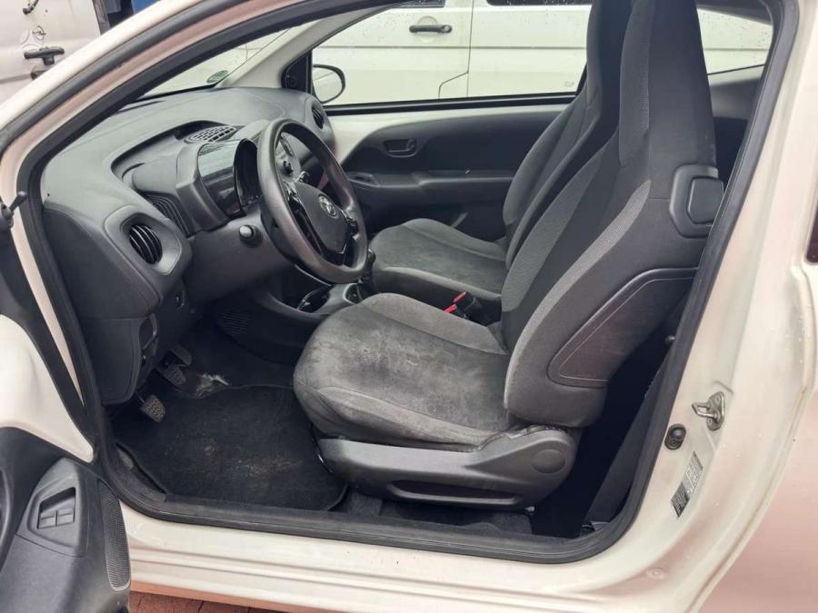 White Toyota Aygo X 2018 in Marijampole, with an engine capacity of 1.00 L and mileage of 169 thousand km for 4800 €, photo 6 on AUTOMOTO.COM.LV