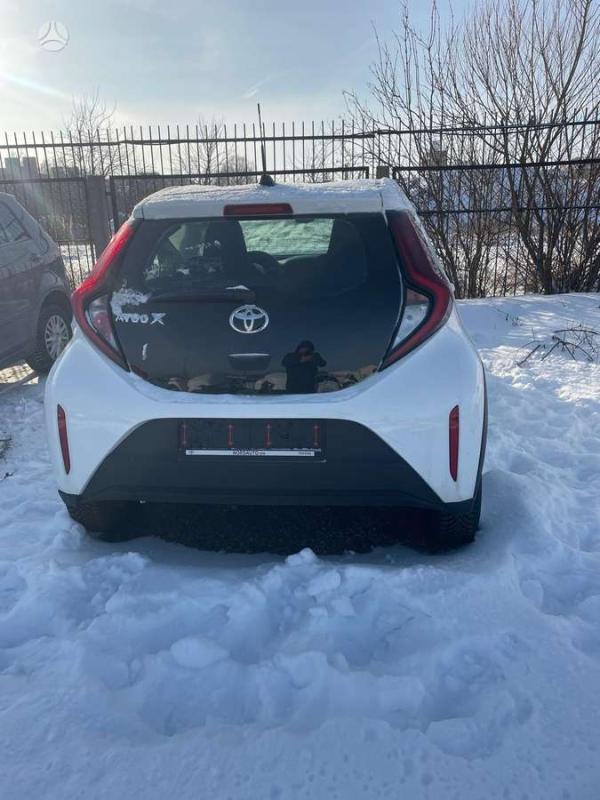 Balts Toyota Aygo X 2024 Panevēža, ar dzinēja tilpumu 0.00 L un nobraukumu 8 tūkst. km par 5000 €, foto 3 vietnē AUTOMOTO.COM.LV