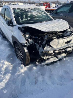 White Toyota Aygo X 2024 in Panevezys, with an engine capacity of 0.00 L and mileage of 8 thousand km for 5000 €, photo 6 on AUTOMOTO.COM.LV