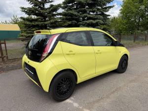 Dzeltens Toyota Aygo 2017 Šauļi, ar dzinēja tilpumu 1.00 L un nobraukumu 140 tūkst. km par 5400 €, foto 4 vietnē AUTOMOTO.COM.LV