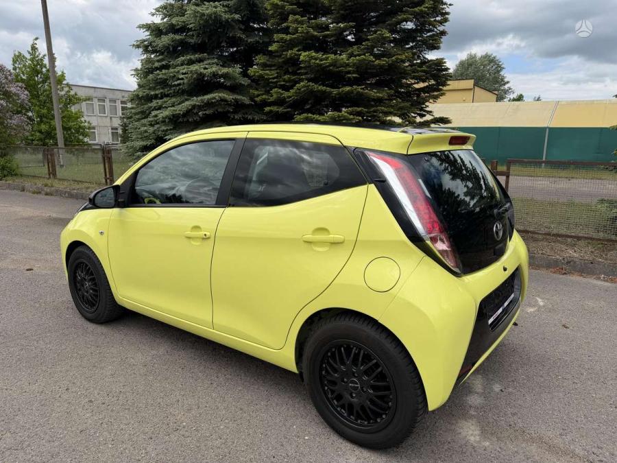 Dzeltens Toyota Aygo 2017 Šauļi, ar dzinēja tilpumu 1.00 L un nobraukumu 140 tūkst. km par 5400 €, foto 6 vietnē AUTOMOTO.COM.LV