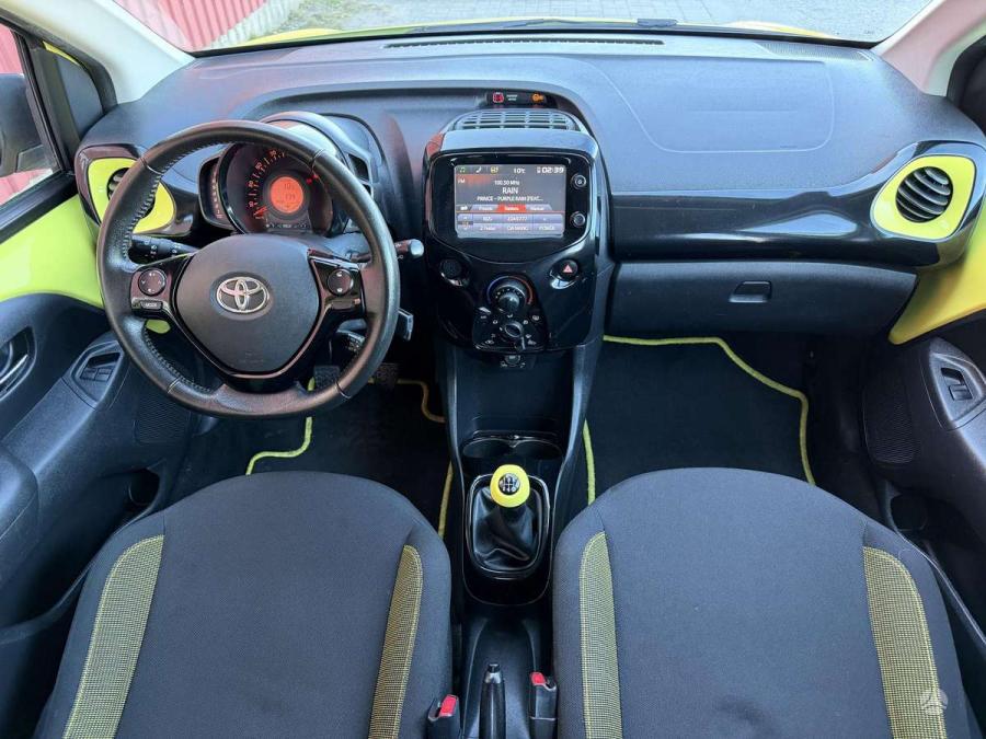 Dzeltens Toyota Aygo 2017 Šauļi, ar dzinēja tilpumu 1.00 L un nobraukumu 140 tūkst. km par 5400 €, foto 12 vietnē AUTOMOTO.COM.LV