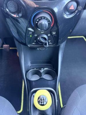 Dzeltens Toyota Aygo 2017 Šauļi, ar dzinēja tilpumu 1.00 L un nobraukumu 140 tūkst. km par 5400 €, foto 13 vietnē AUTOMOTO.COM.LV