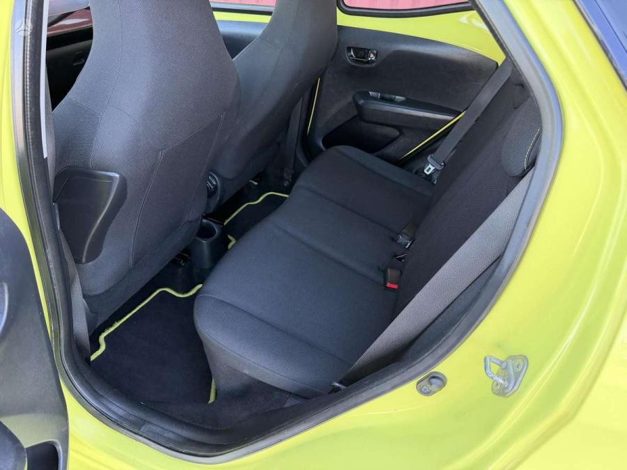 Dzeltens Toyota Aygo 2017 Šauļi, ar dzinēja tilpumu 1.00 L un nobraukumu 140 tūkst. km par 5400 €, foto 15 vietnē AUTOMOTO.COM.LV